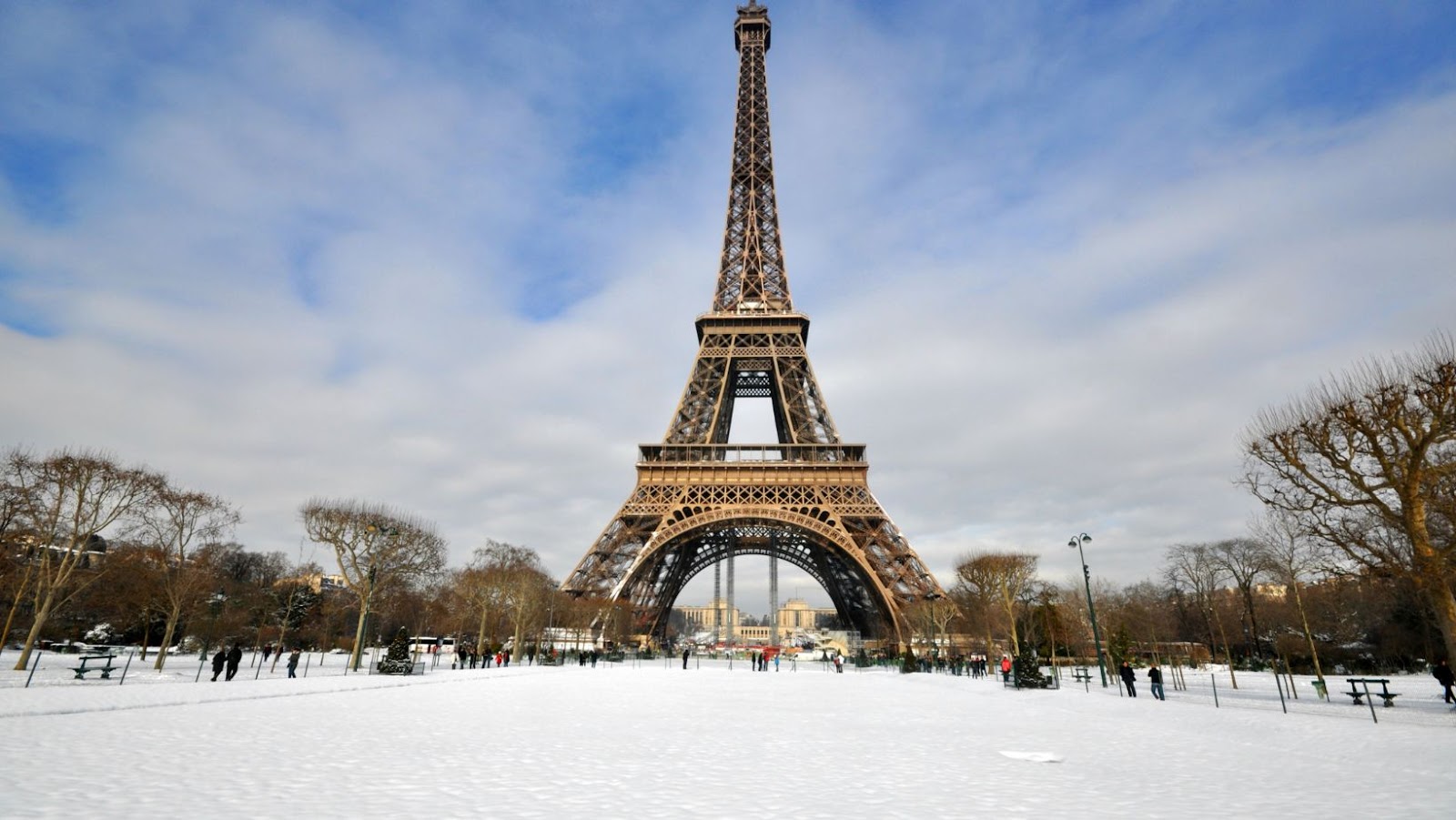 5 Reasons Why You Should Visit Paris in December - Traveltweaks