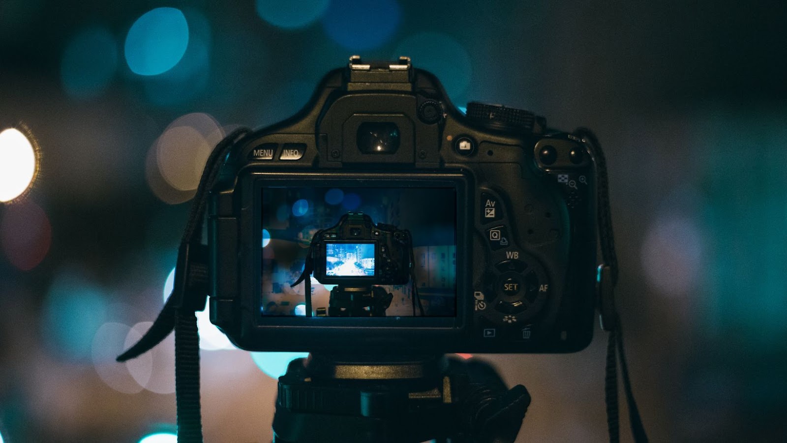 The Pros And Cons of Camera Rental Services - Travel Tweaks