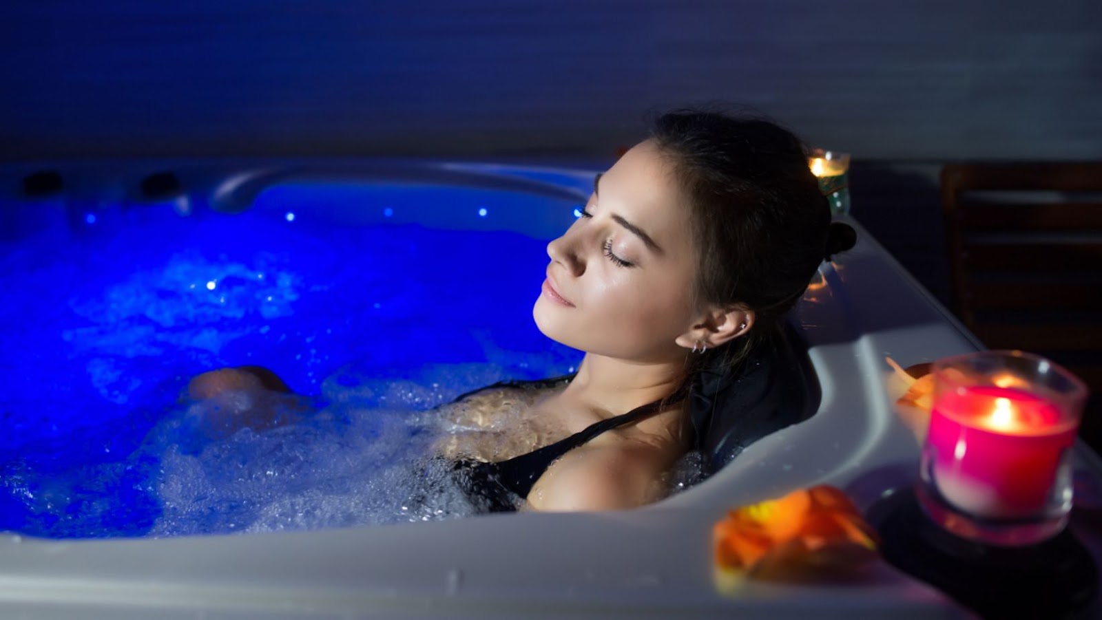 What is the Difference Between a Jacuzzi and a Bathtub? - Traveltweaks