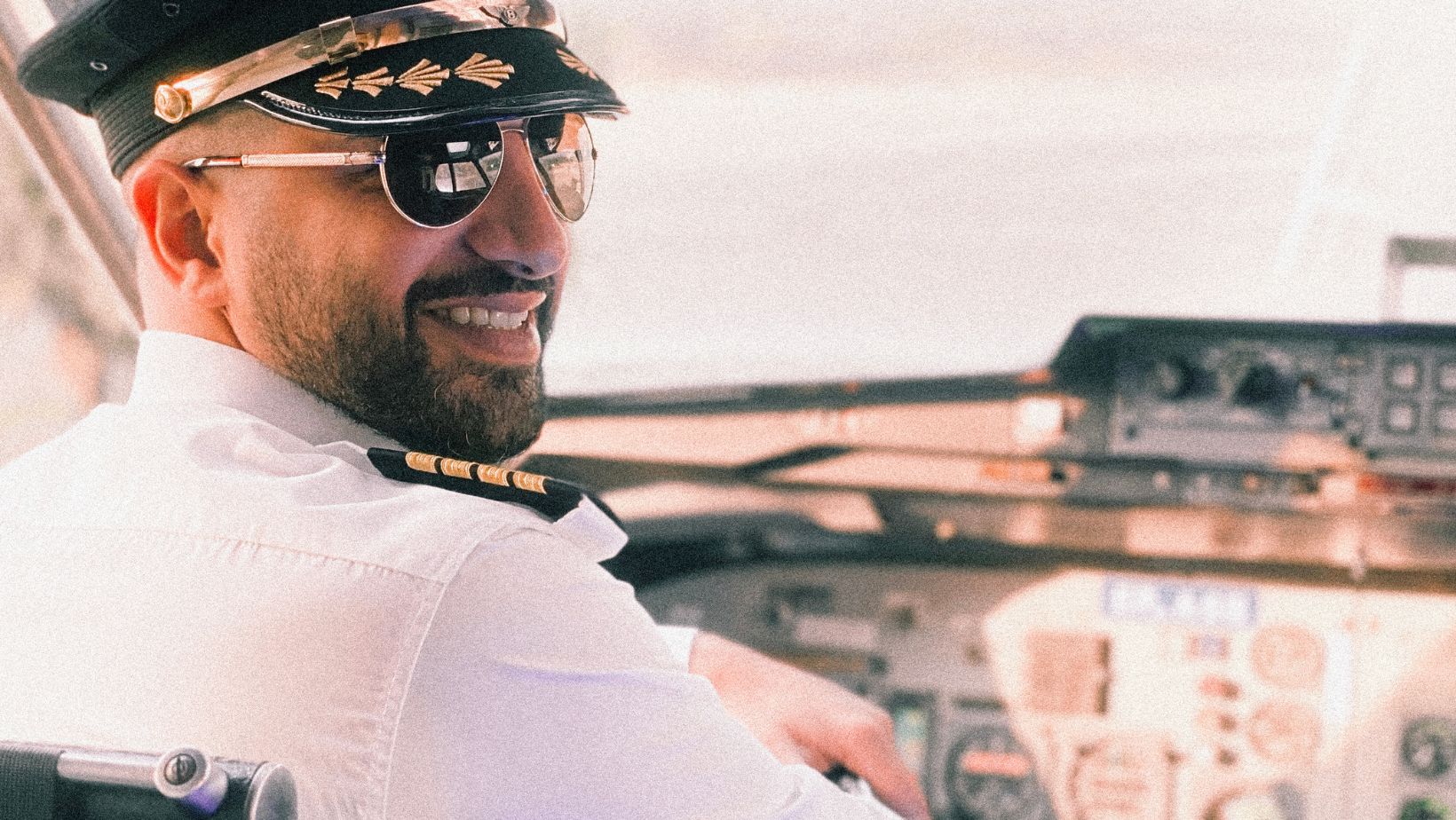 How to Choose Sunglasses as an Aviator – And Why Polarized Lenses Are a ...