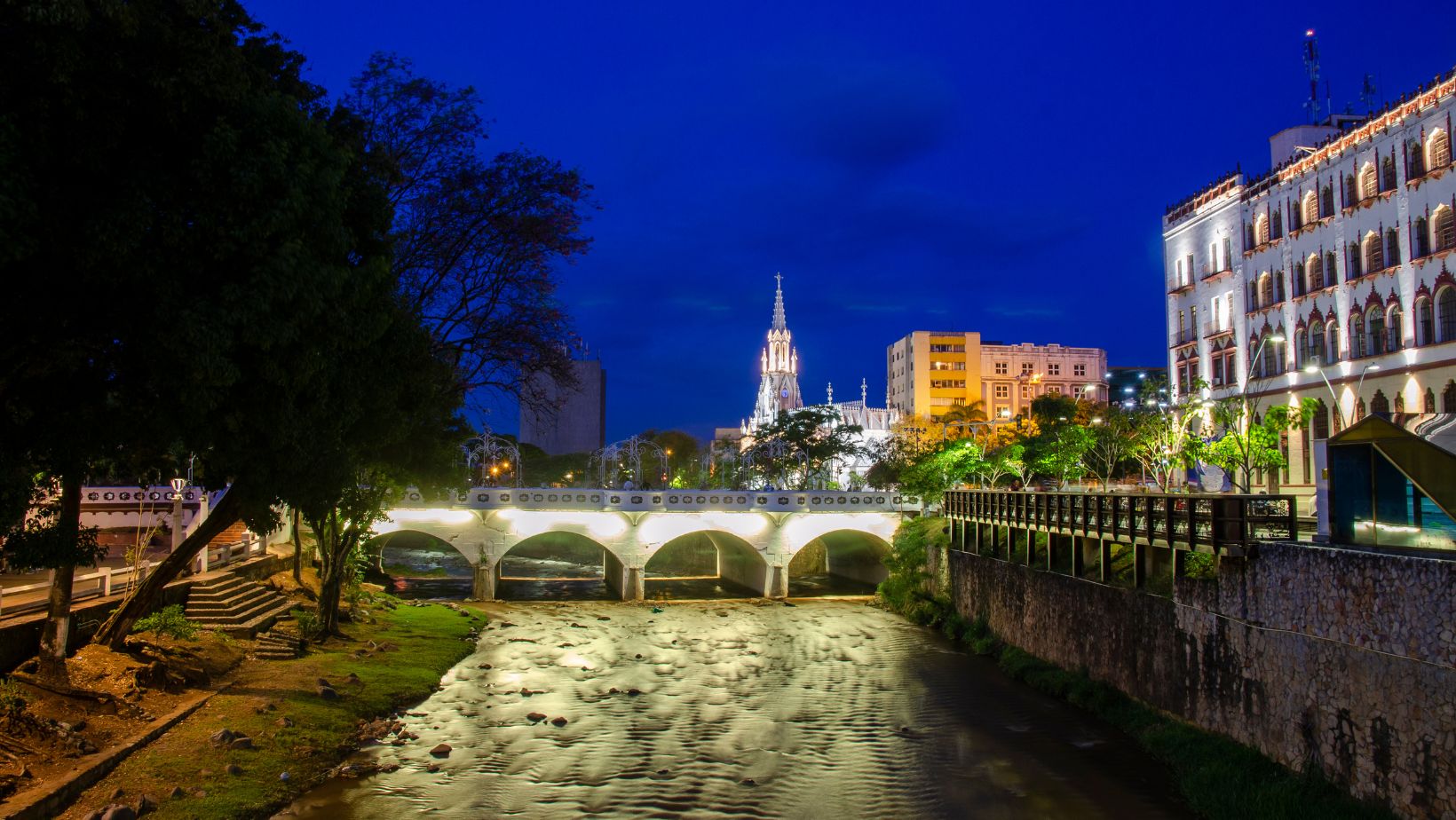 Exploring Of Two States: How Far is Cali from Florida - Traveltweaks