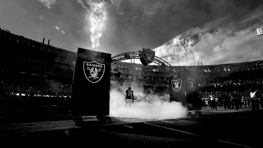 Raiders Wallpaper iPhone: Show Your Team Spirit on Your Home Screen ...