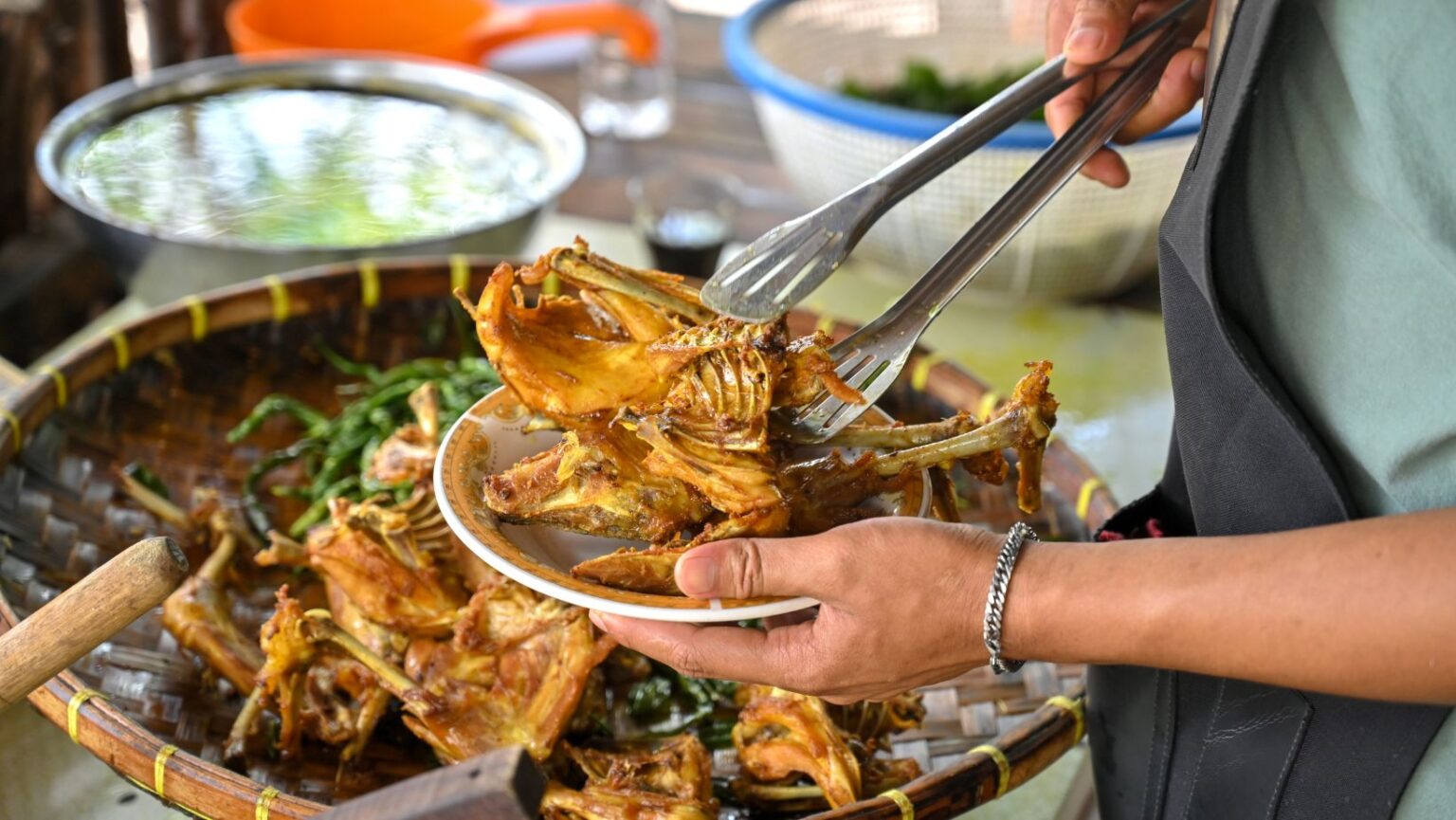 Produk Makanan yang Memiliki Motto Berapa Lapis Ratusan Adalah ...