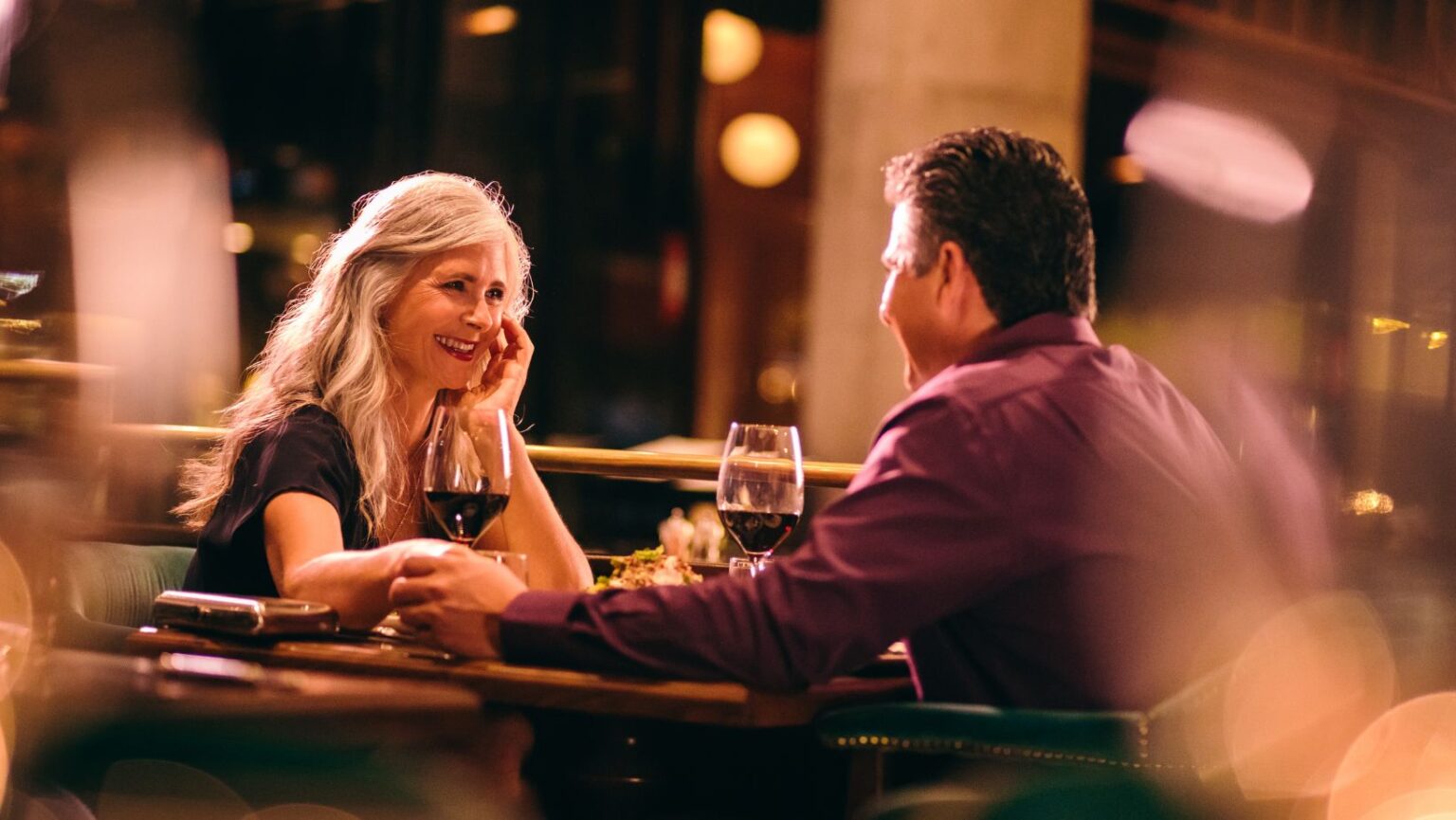 Do Guys Prefer Sitting Next to or Across from a Lady They Like? What ...