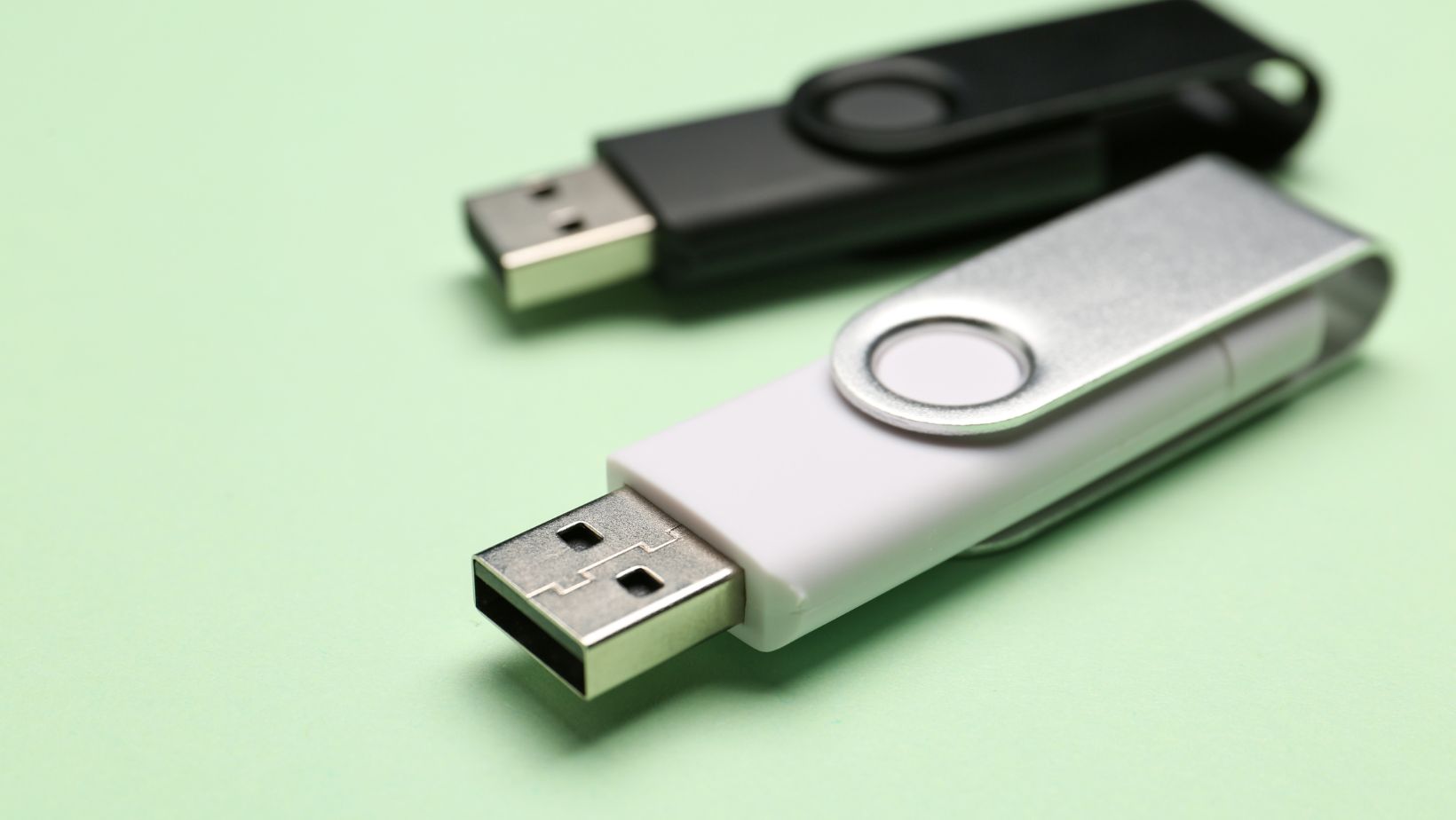 What Is The Difference Between A Flash Drive And A USB Stick ...