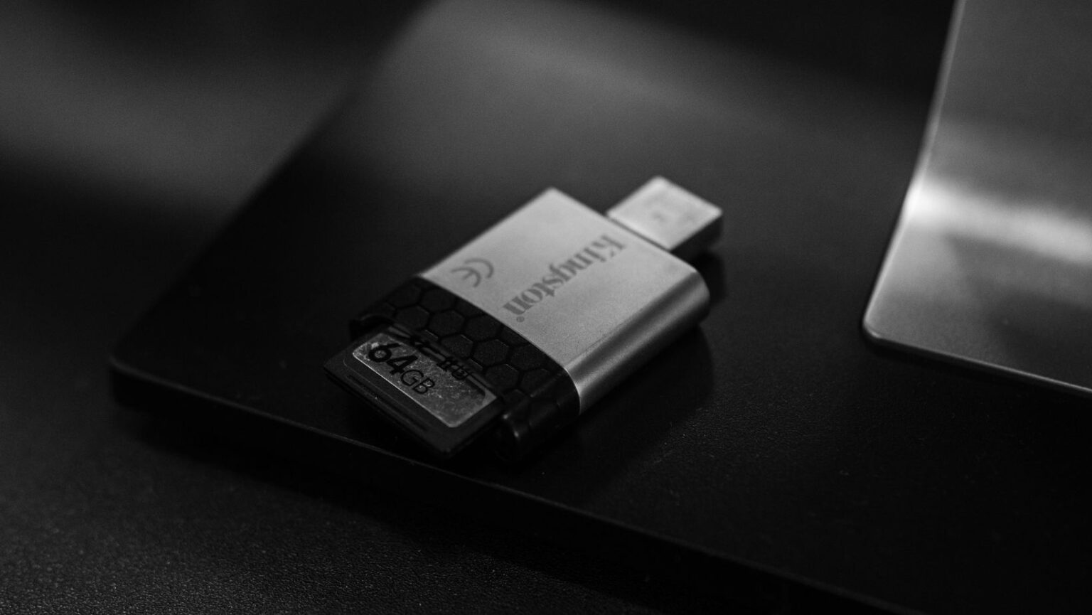What Is The Difference Between A Flash Drive And A USB Stick ...
