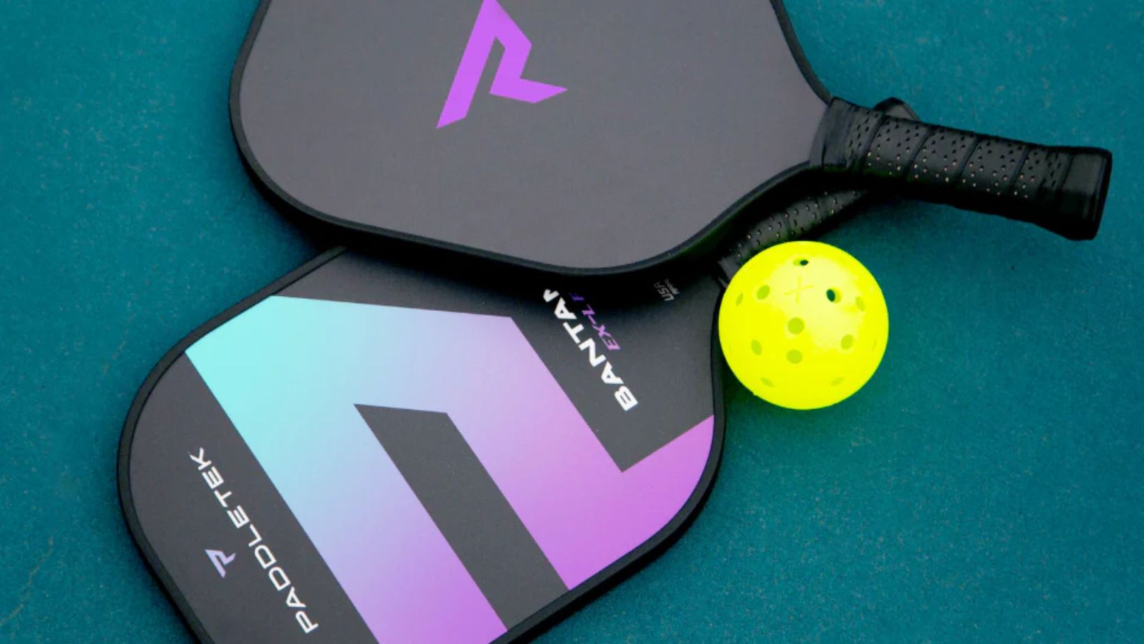 Choosing the Right Pro Pickleball Paddles for Your Playing Style - Travel Tweaks