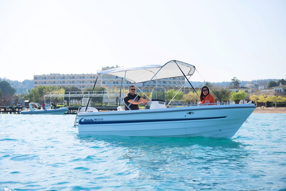 Self-Drive Boat Hire – Essential Safety Tips - Traveltweaks