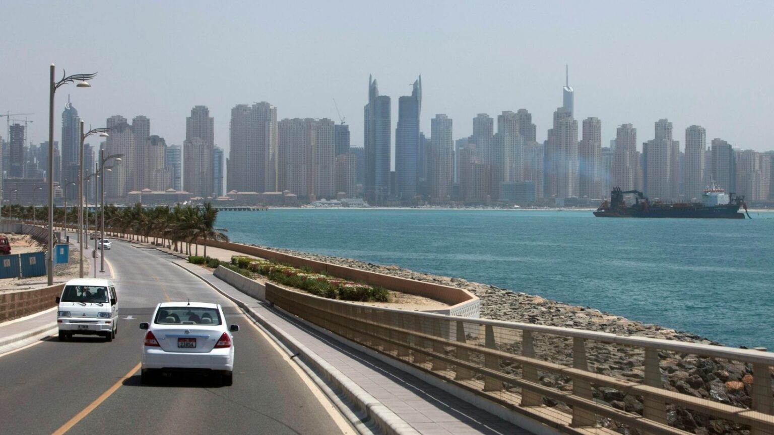 How to Get Around Dubai Comfortably: A Practical Guide for Tourists ...